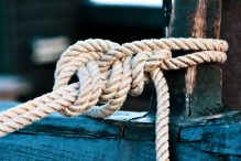 [Ultimate Guide] How to Tie a Boat to a Dock Properly - Hisea Dock
