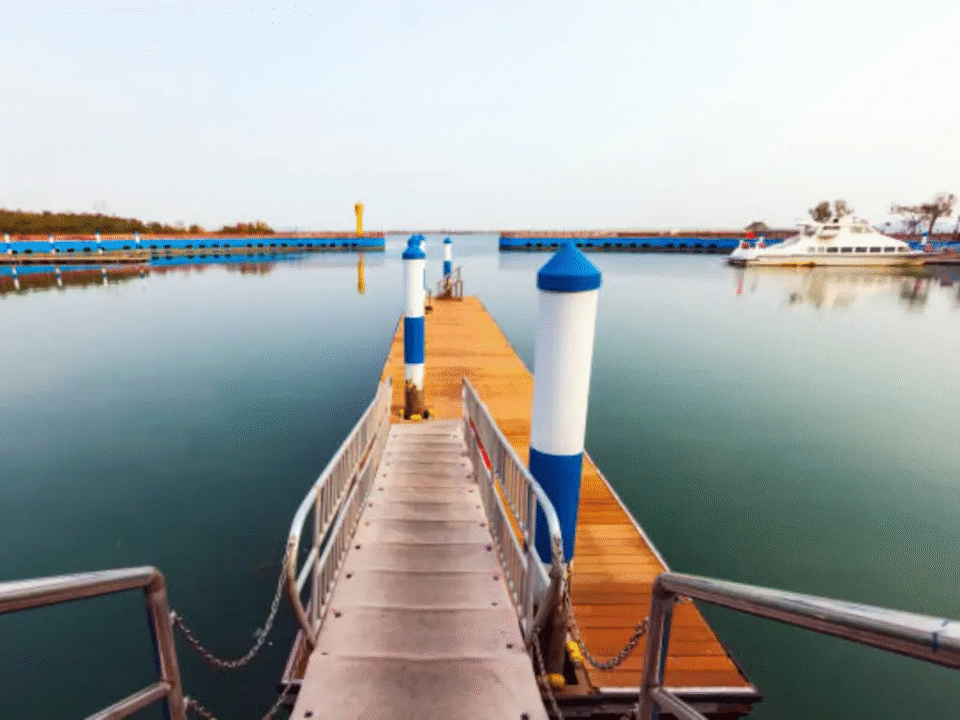 Floating Docks Vs. Fixed Docks: Ultimate 2026 Comparison and Selection ...